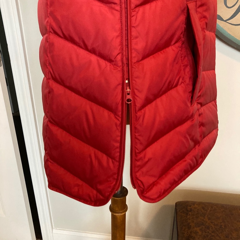 Gorgeous Red Puffy Vest With Side Zippers Like New - Gem